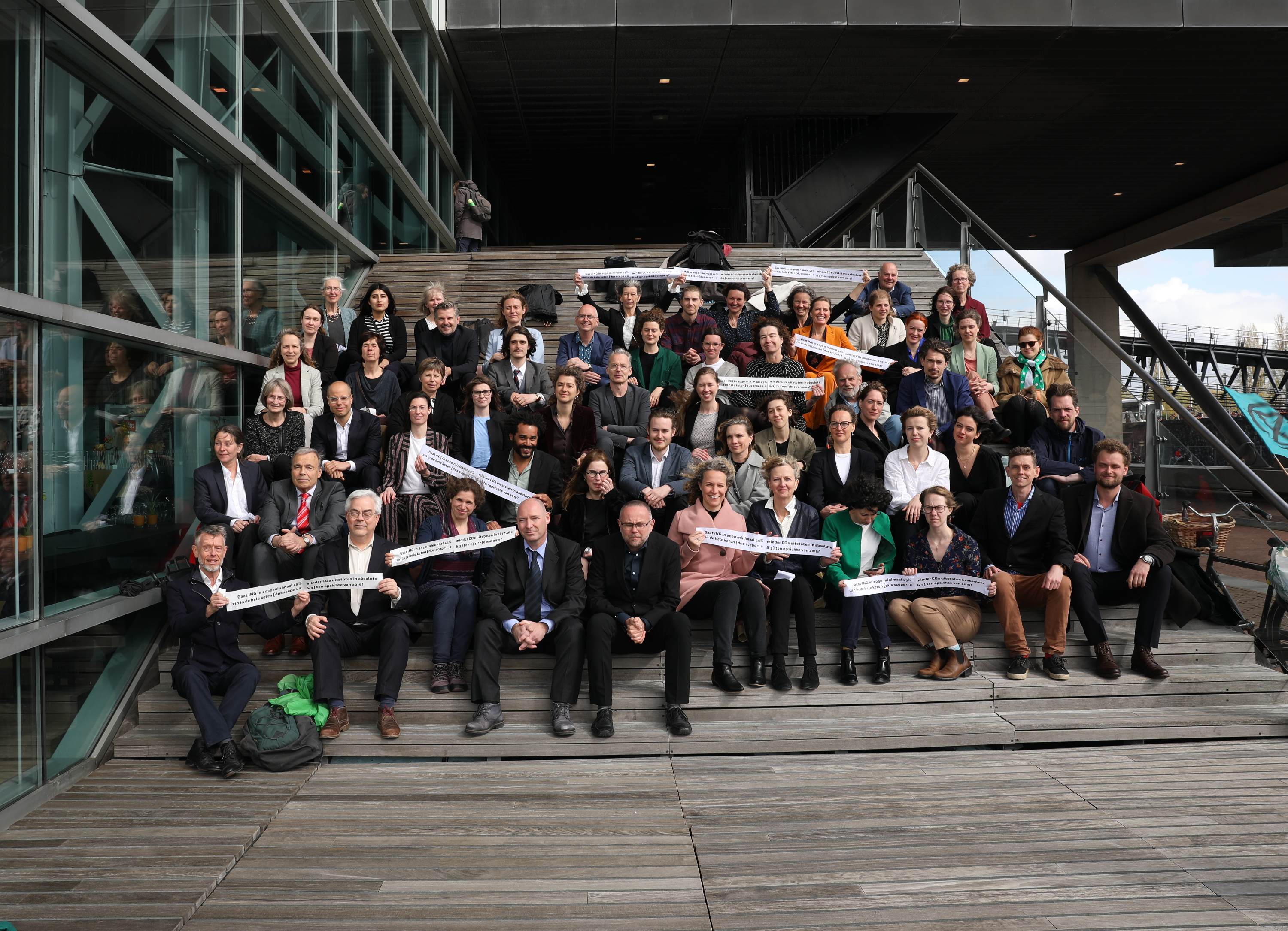 ING blijft klimaat vervuilen — Milieudefensie