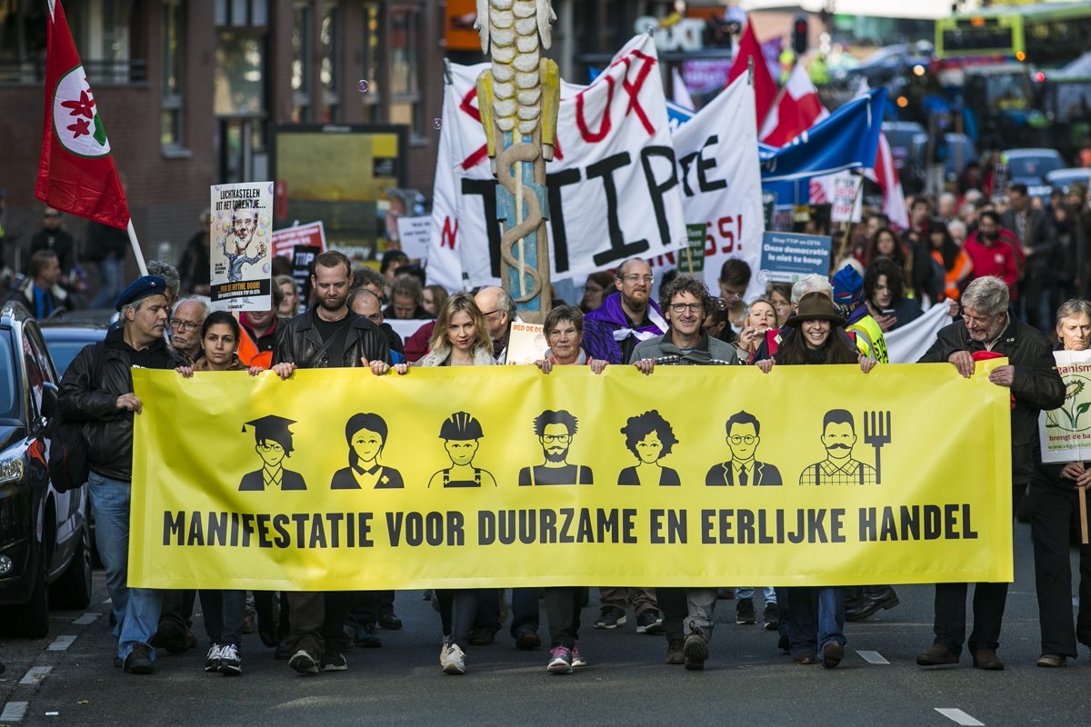 Steeds breder protest tegen handelsverdragen — Milieudefensie
